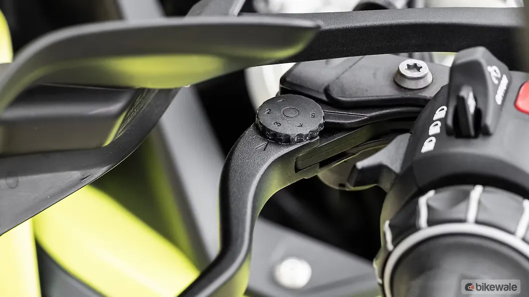 BMW F 900 GS Right Side View Image – BikeWale