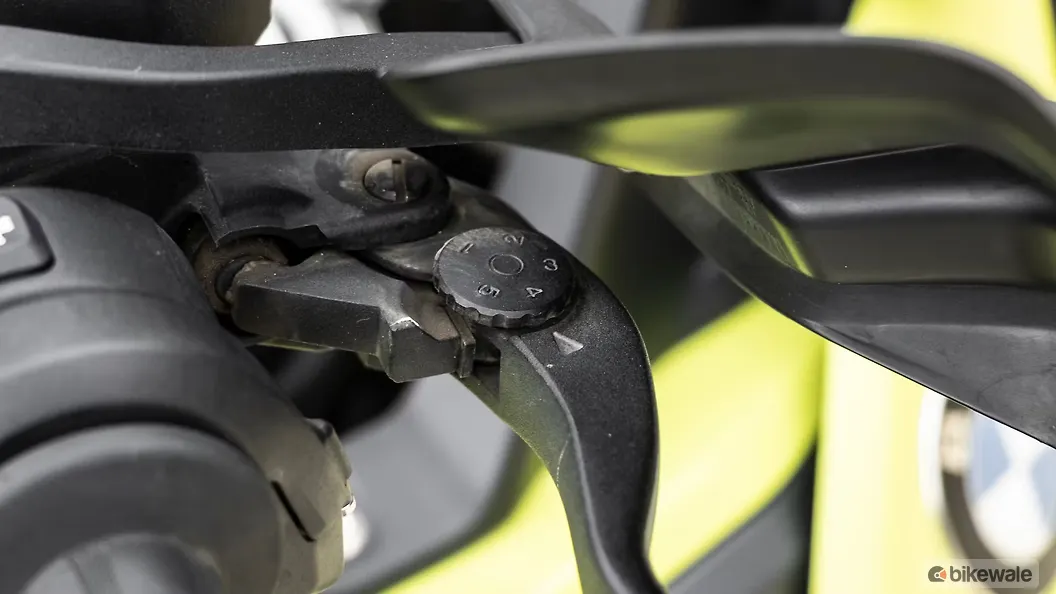 BMW F 900 GS Right Side View Image – BikeWale