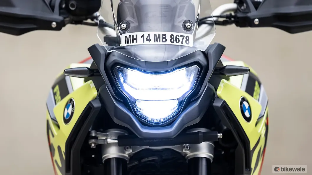 BMW F 900 GS Right Side View Image – BikeWale