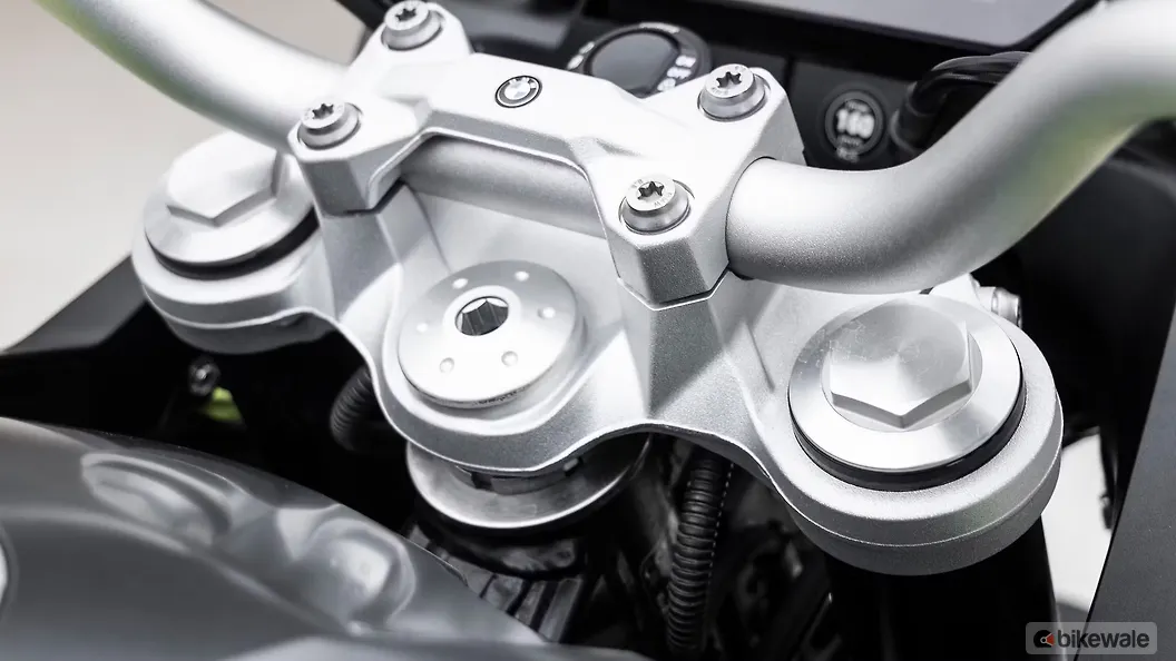 BMW F 900 GS Right Side View Image – BikeWale