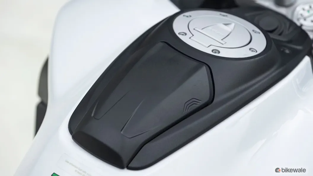 Ducati Multistrada V4 [2024] Fuel Tank Image – BikeWale