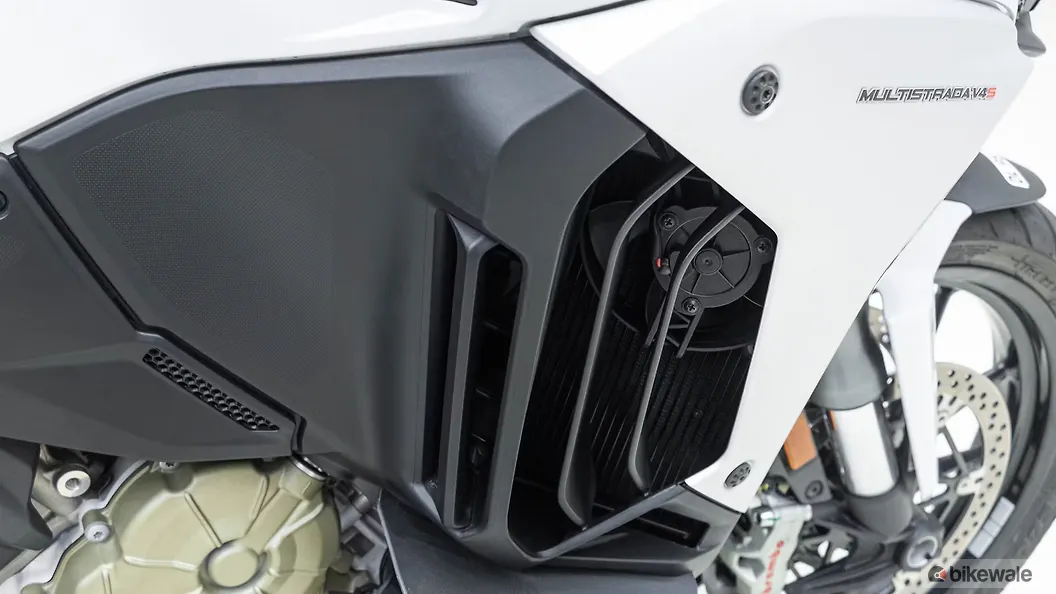 Ducati Multistrada V4 Right Front Three Quarter Image – BikeWale