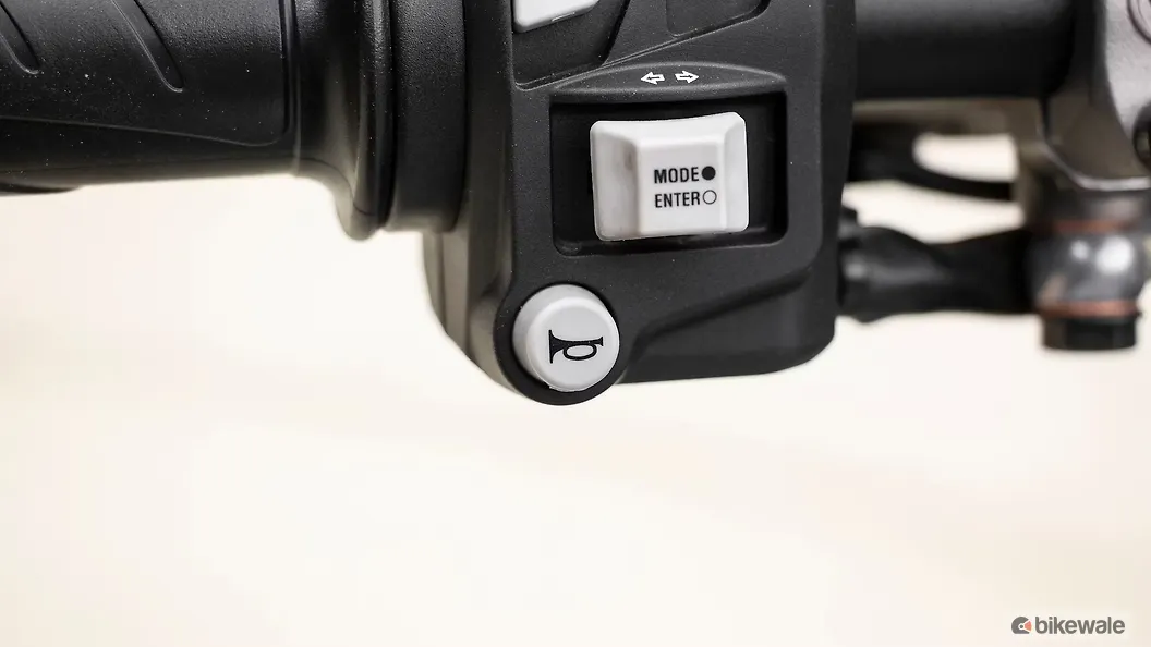 Ducati Monster Horn Button Image – BikeWale