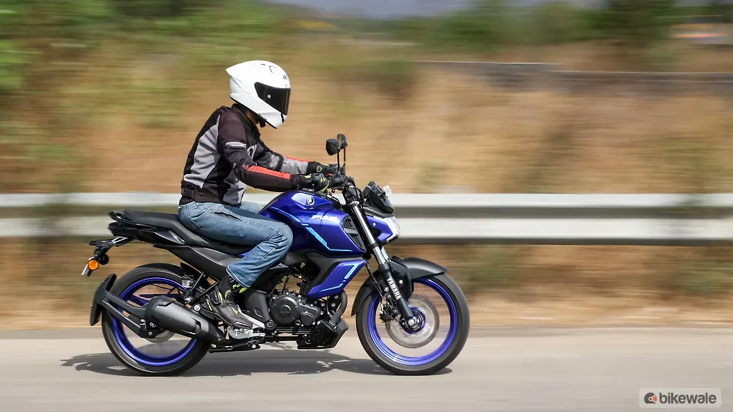 Yamaha FZ S Hybrid Right Side View Image – BikeWale