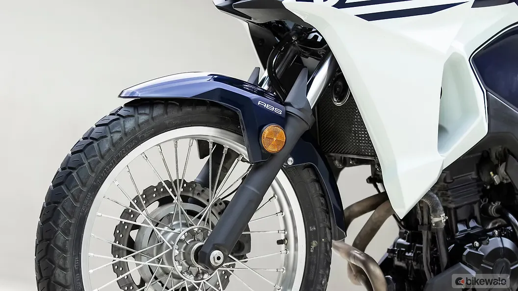 Kawasaki Versys-X 300 Front Disc Brake Image – BikeWale