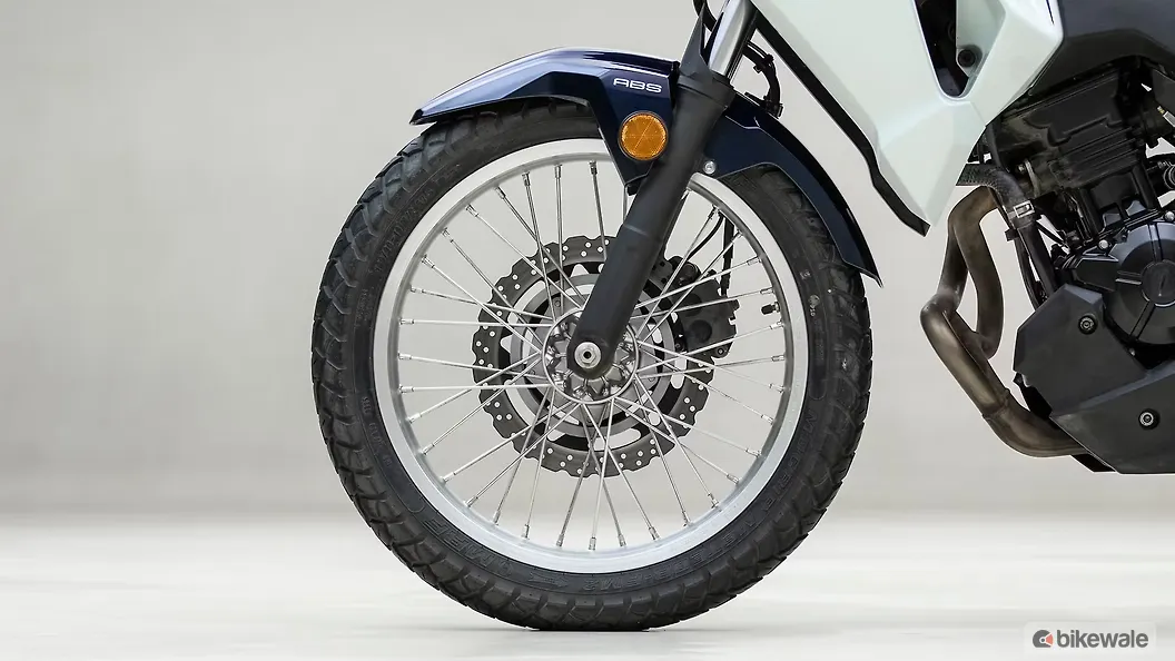 Kawasaki Versys-X 300 Front Suspension Image – BikeWale