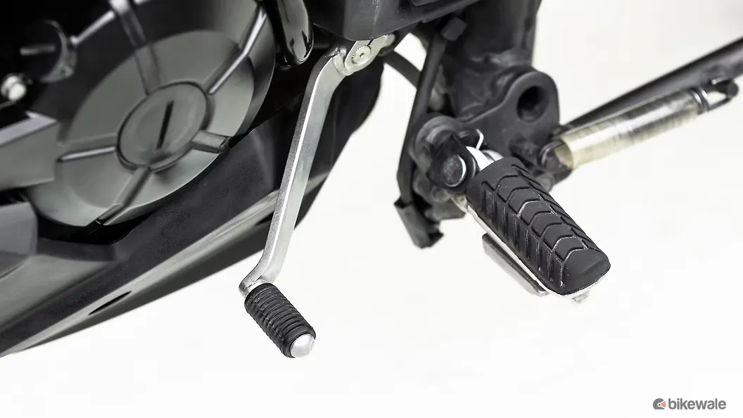 Kawasaki Versys-X 300 [2025] Head Light Image – BikeWale