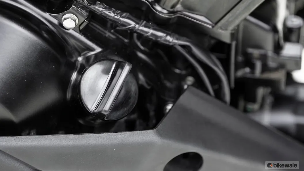 Kawasaki Versys-X 300 [2025] Oil Cap/Dipstick Image – BikeWale