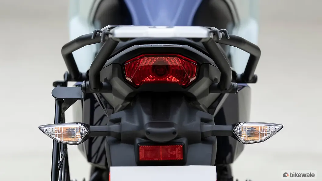 Kawasaki Versys-X 300 [2025] Rear Reflex Reflector Image – BikeWale