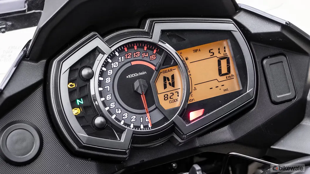 Kawasaki Versys-X 300 [2025] Rear Reflex Reflector Image – BikeWale