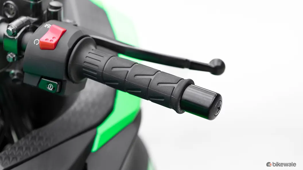 Kawasaki Ninja 300 Bar End weight Image – BikeWale