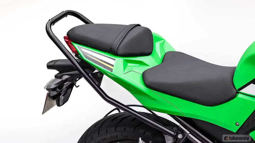 Kawasaki Ninja 300 Split Seat Image – BikeWale