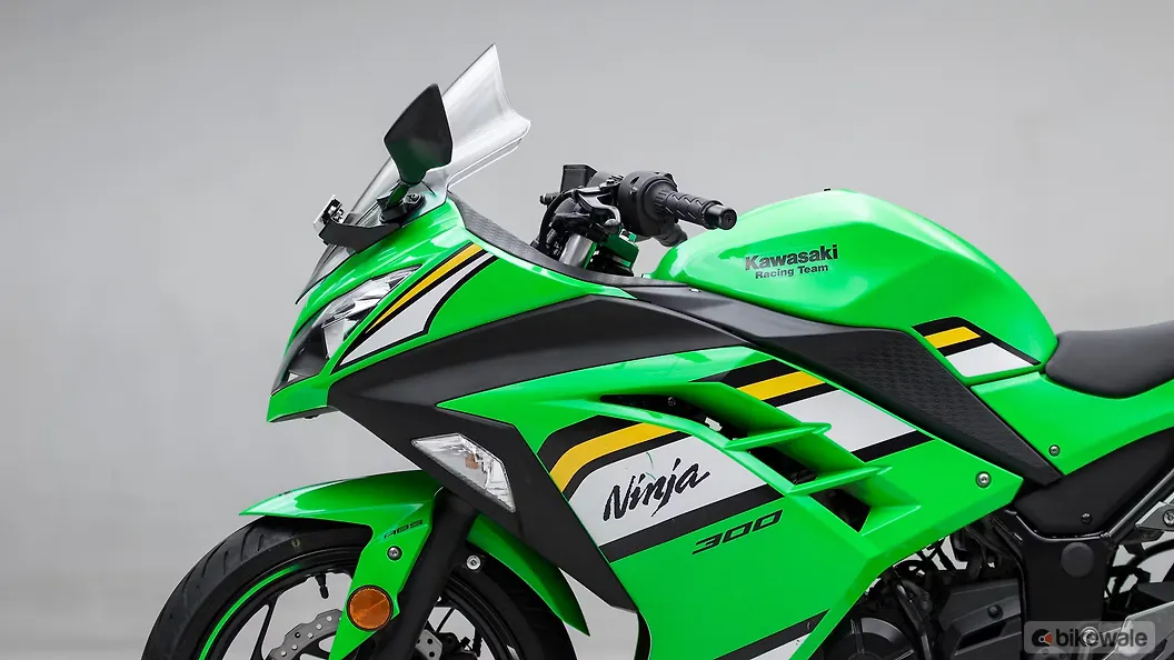 Kawasaki Ninja 300 [2025] Fuel Tank Image – BikeWale