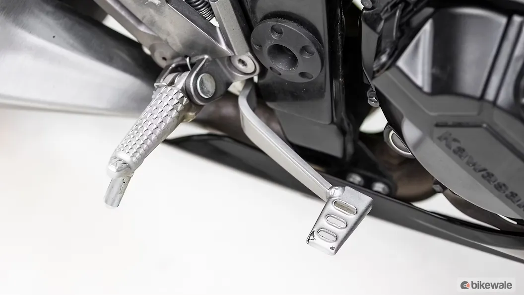 Kawasaki Ninja 300 Engine Start Switch Image – BikeWale