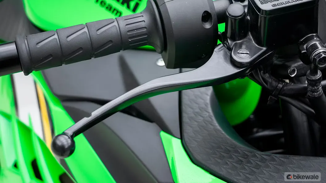 Kawasaki Ninja 300 Footbrake Lever Image – BikeWale