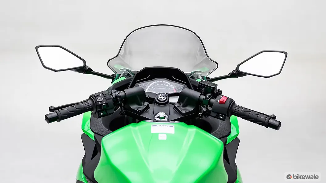 Kawasaki Ninja 300 Handle Bar Image – BikeWale