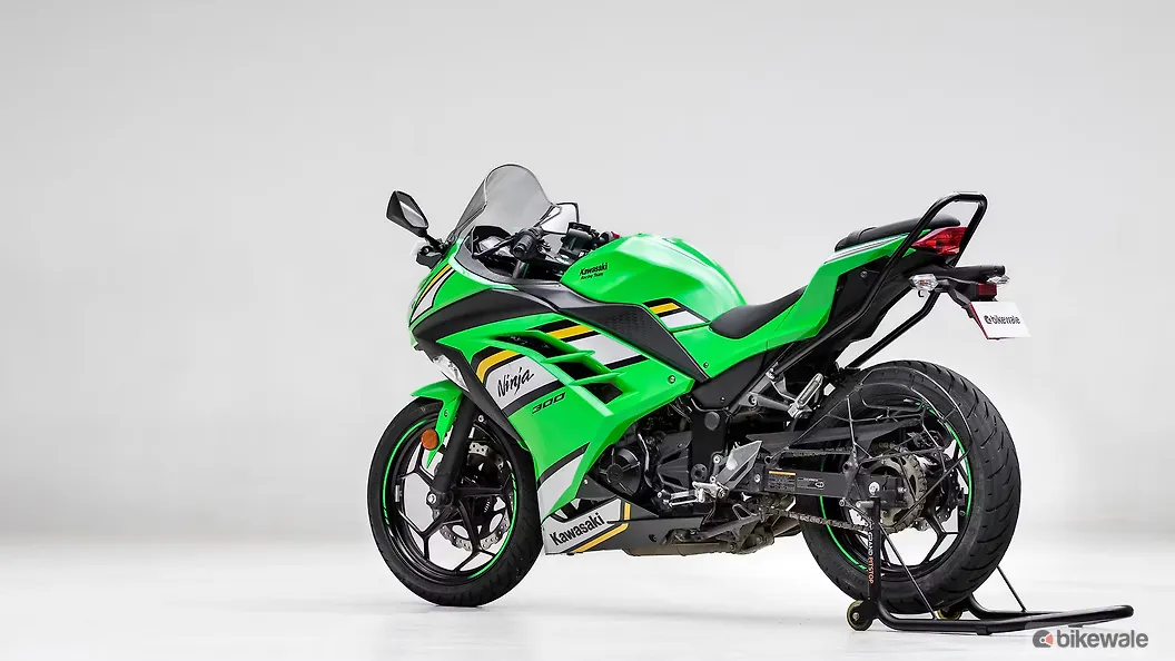 Kawasaki Ninja 300 Right Side View Image – BikeWale