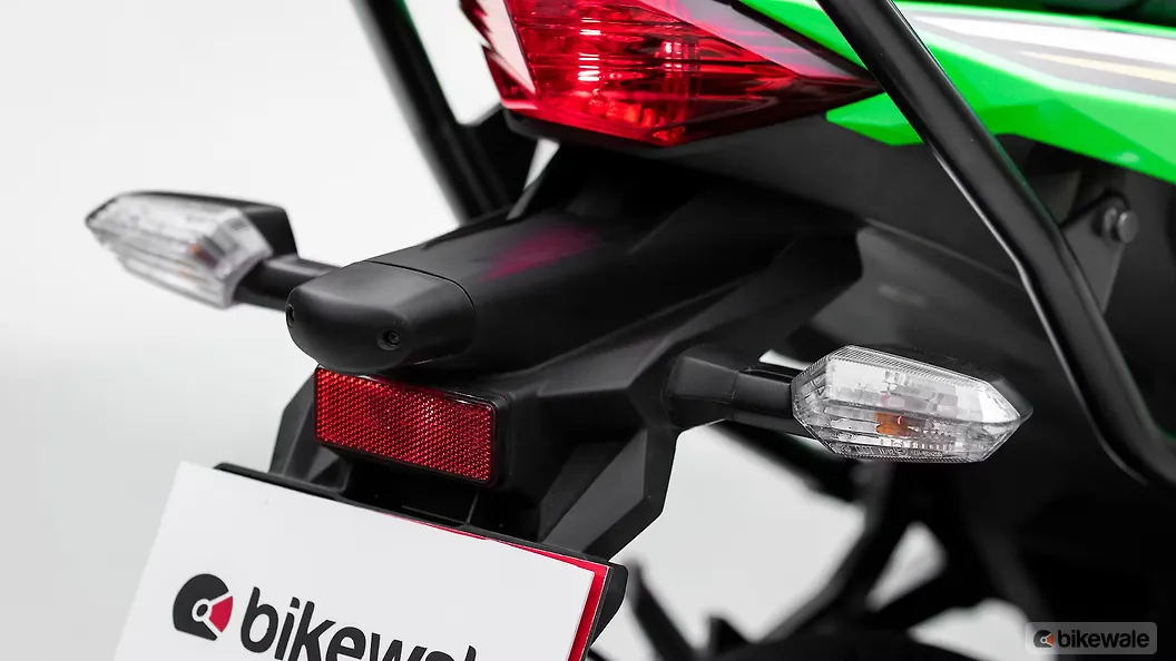 Kawasaki Ninja 300 Rear Reflex Reflector Image – BikeWale