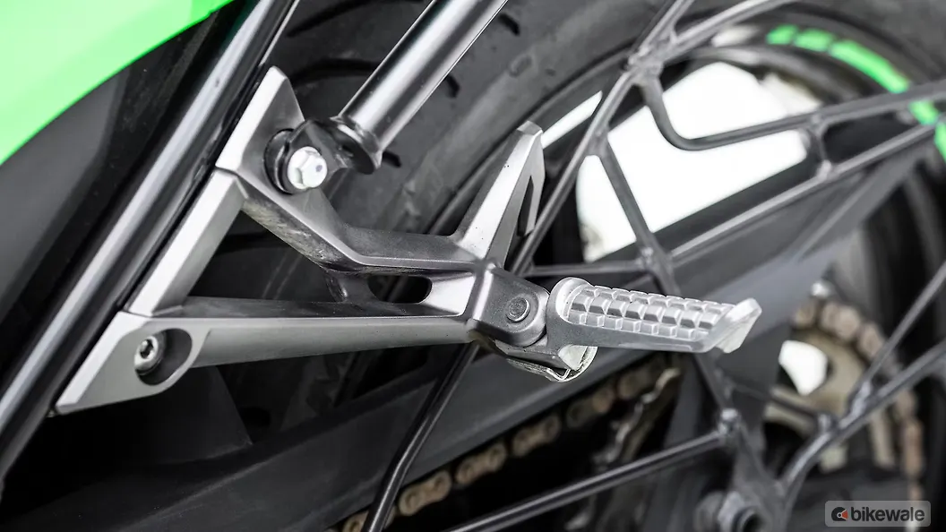 Kawasaki Ninja 300 Head Light Image – BikeWale