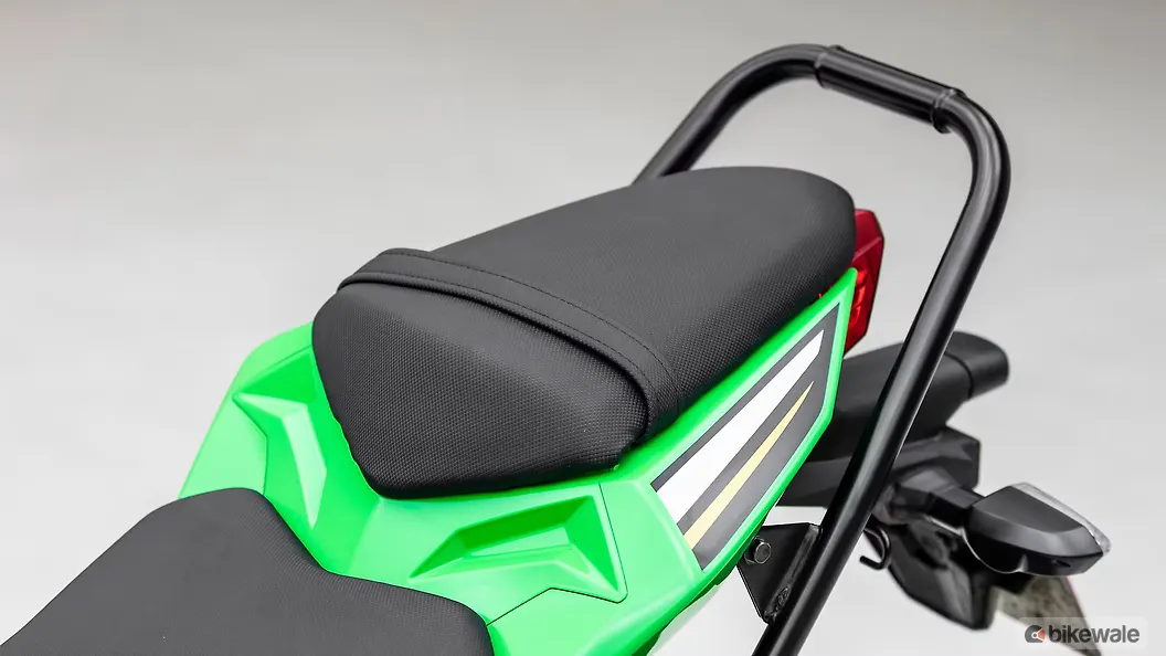 Kawasaki Ninja 300 Split Seat Image – BikeWale
