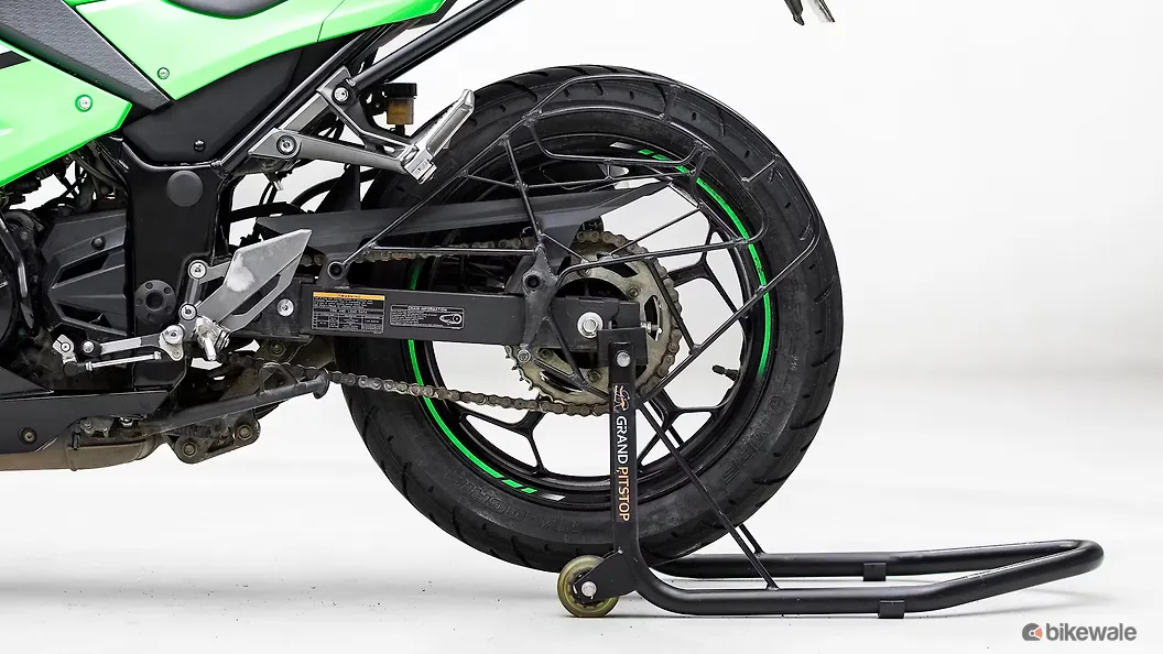 Kawasaki Ninja 300 Rear Alloy Wheel Image – BikeWale