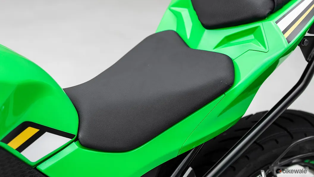 Kawasaki Ninja 300 Pillion Seat Image – BikeWale