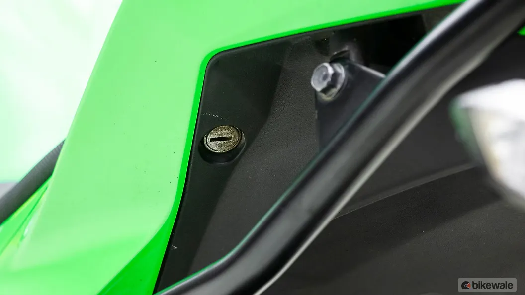 Kawasaki Ninja 300 [2025] Head Light Image – BikeWale