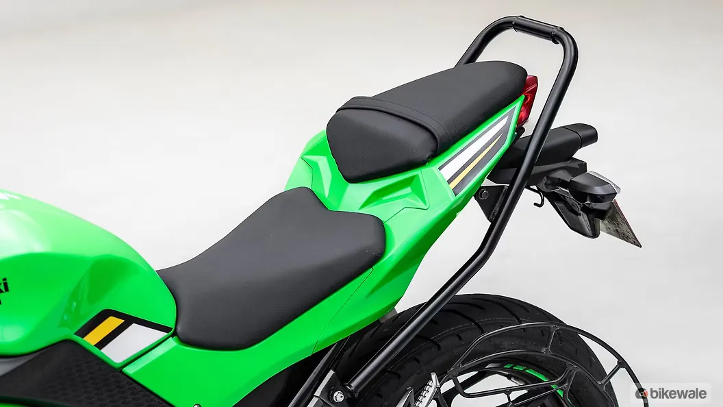 Kawasaki Ninja 300 Seat Image – BikeWale