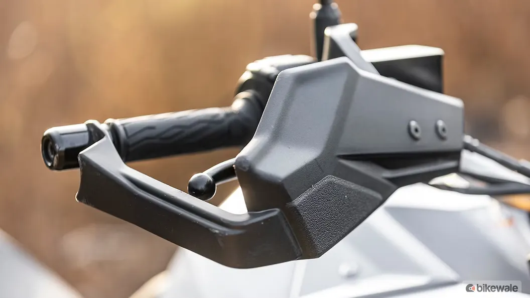 Suzuki V-Strom 800 DE Bar End weight Image – BikeWale