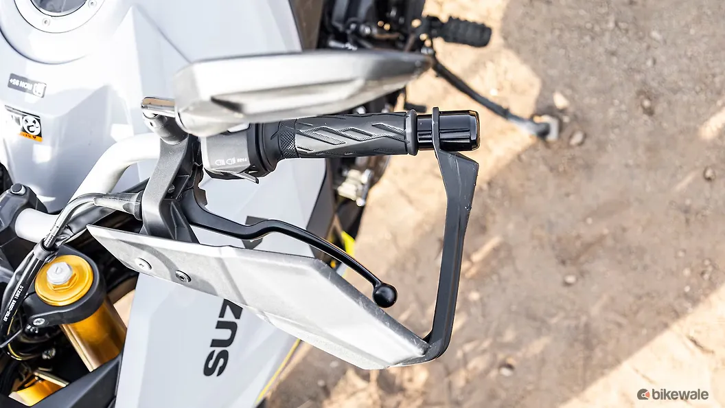 Suzuki V-Strom 800 DE Clutch Lever Image – BikeWale