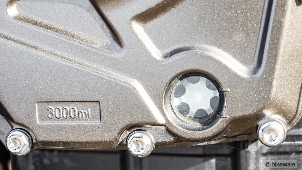 Suzuki V-Strom 800 DE Drive Chain and Sprocket Image – BikeWale