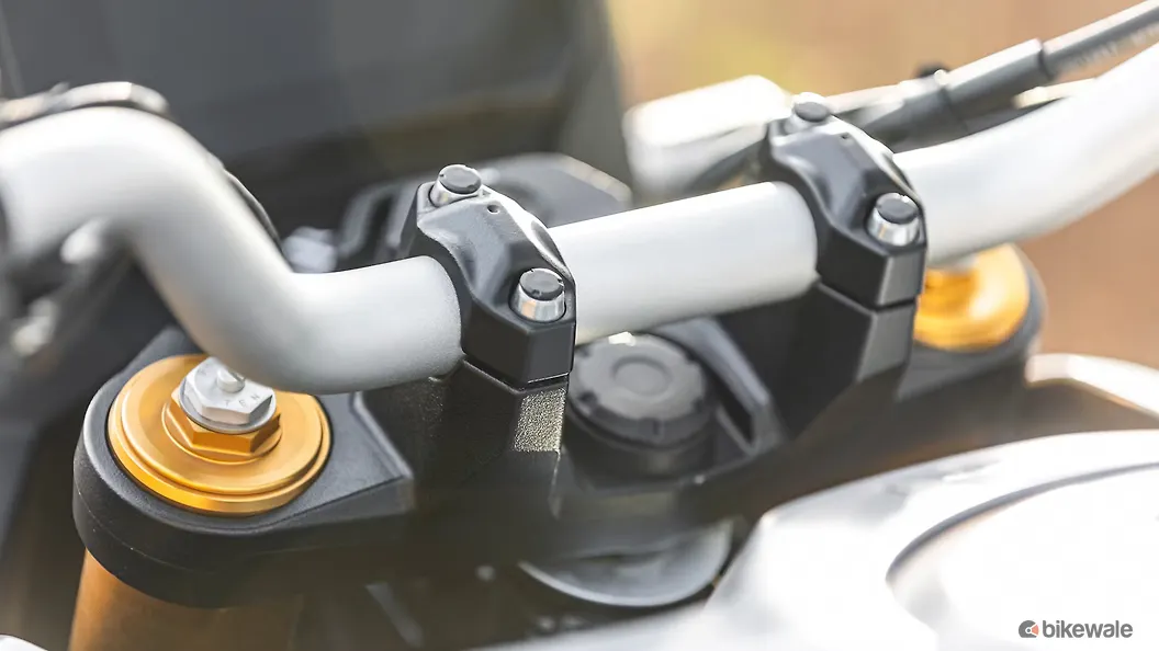 Suzuki V-Strom 800 DE Handlebar Clamp Image – BikeWale