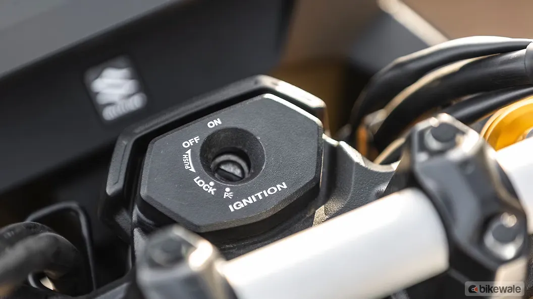 Suzuki V-Strom 800 DE Hazard Warning Lights Switch Image – BikeWale