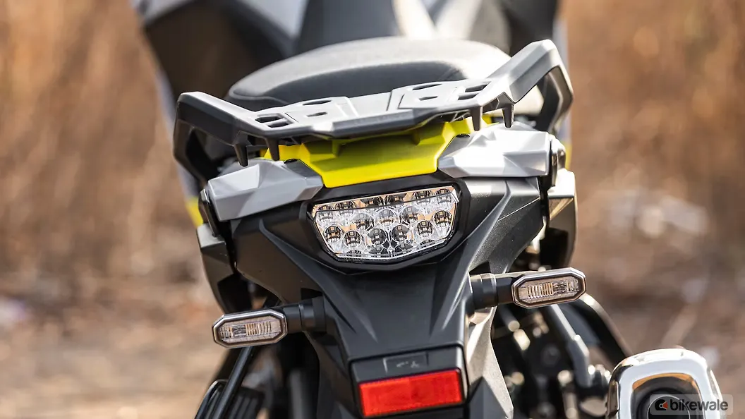 Suzuki V-Strom 800 DE Drive Chain and Sprocket Image – BikeWale