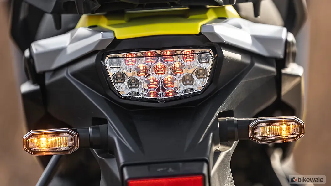 Suzuki V-Strom 800 DE Drive Chain and Sprocket Image – BikeWale