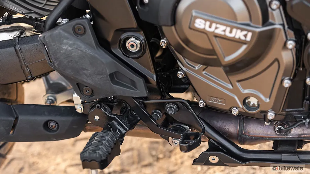 Suzuki V-Strom 800 DE Head Light Image – BikeWale