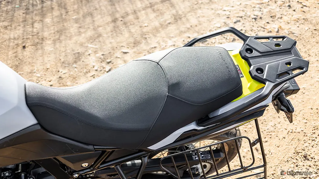 Suzuki V-Strom 800 DE Left Side Handlebar Grip Image – BikeWale
