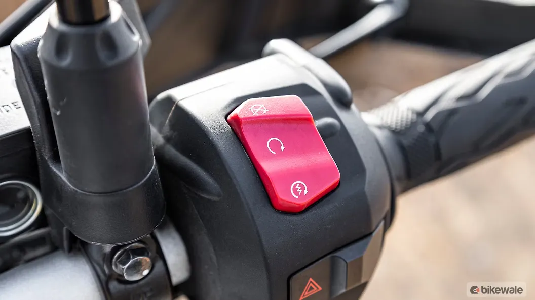 Suzuki V-Strom 800 DE Left Side Handlebar Grip Image – BikeWale