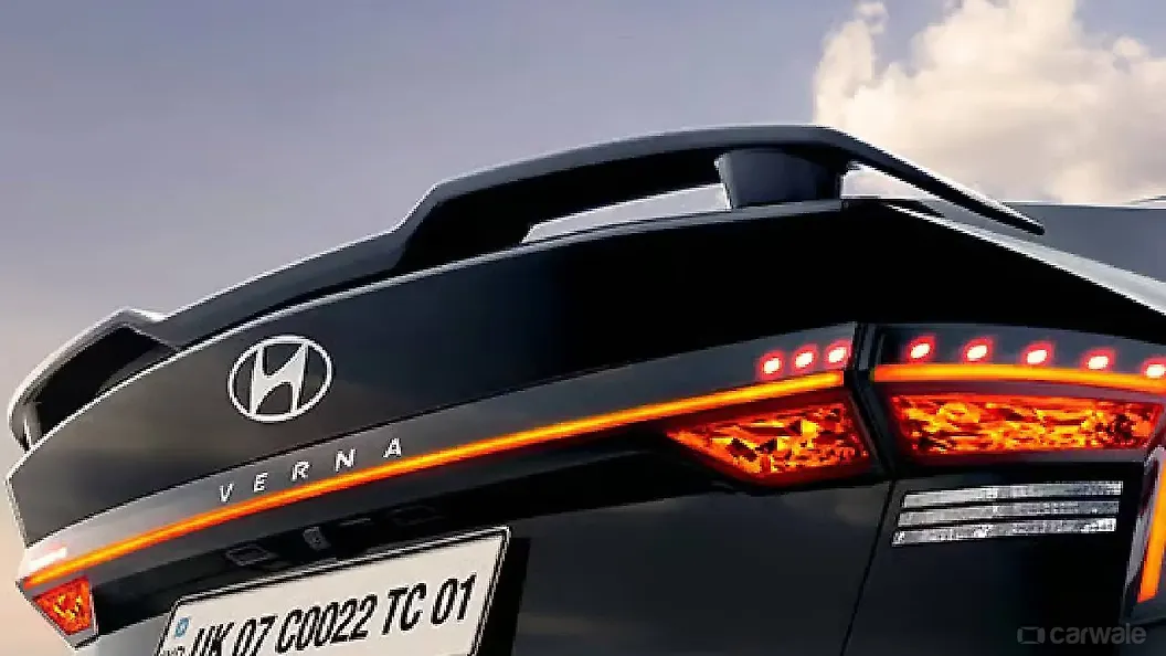 Verna Tail Light/Tail Lamp Image, Verna Photos in India - CarWale