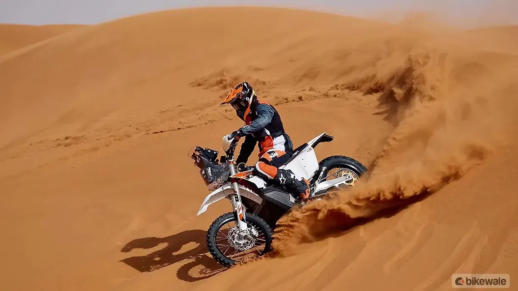 KTM 390 Adventure Rear Reflex Reflector Image – BikeWale