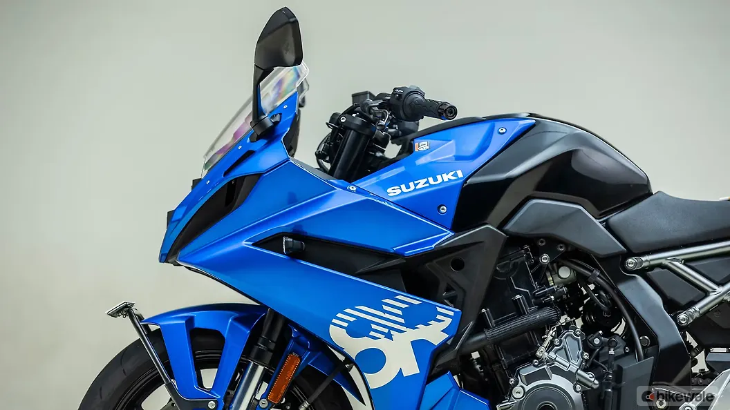 Suzuki GSX-8R Branding/Fuel Tank Decal Image – BikeWale