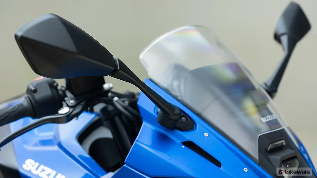 Suzuki GSX-8R Rear View Mirror Image – BikeWale