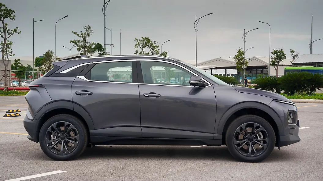 VF 6 Right Side View Image, VF 6 Photos in India - CarWale