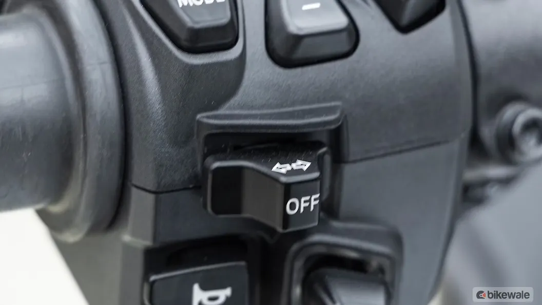 Ducati Multistrada V4 [2024] Turn Indicators Switch Image – BikeWale