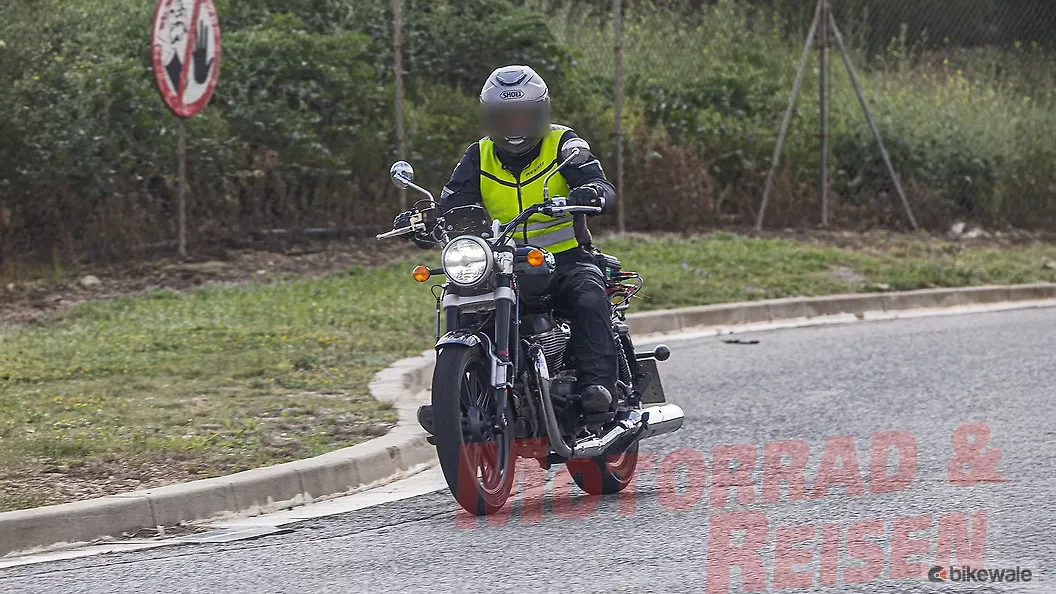 Images of Royal Enfield Super Meteor 650 | Photos of Super Meteor 650 ...
