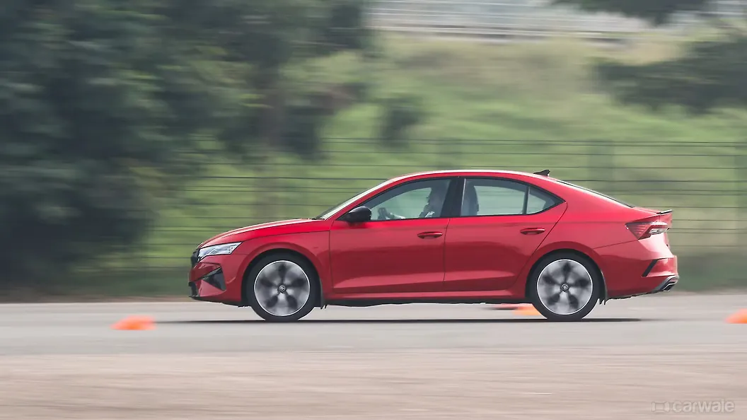 Octavia RS Front View Image, Octavia RS Photos in India - CarWale