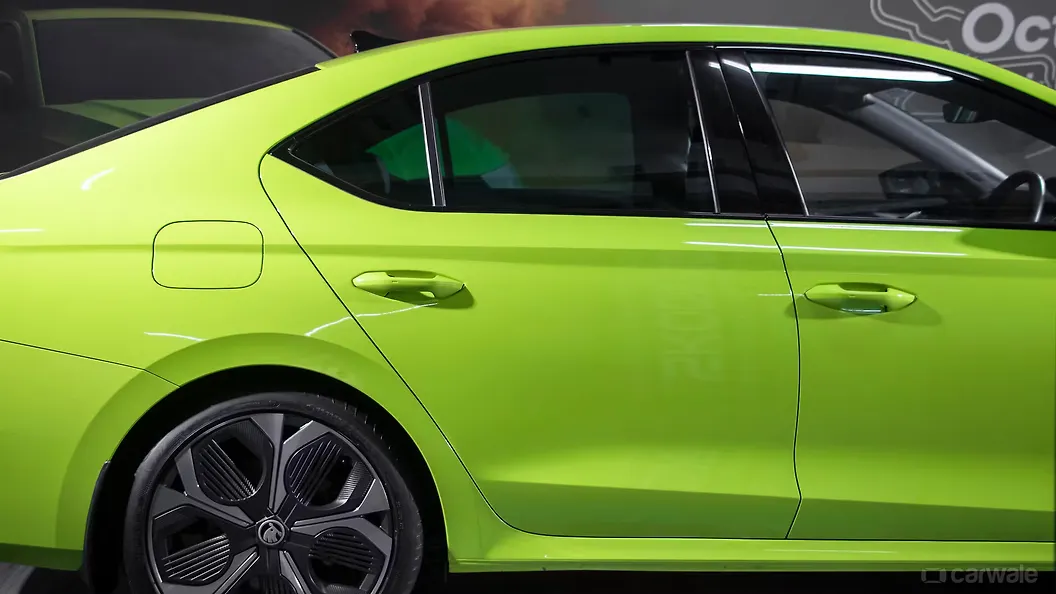 Octavia RS Rear Quarter Glass Image, Octavia RS Photos in India - CarWale
