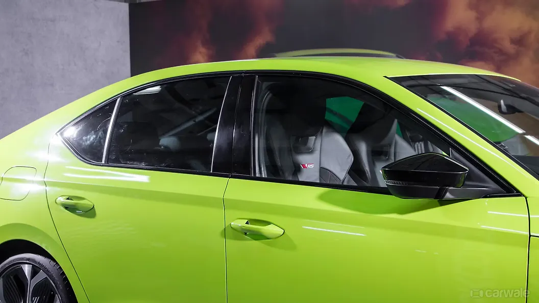 Octavia RS Side Glass Housing Image, Octavia RS Photos in India - CarWale