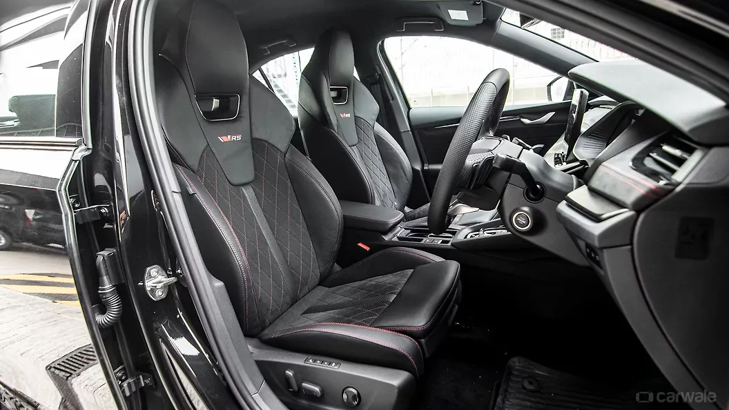 Octavia RS Front Row Seats Image, Octavia RS Photos in India - CarWale