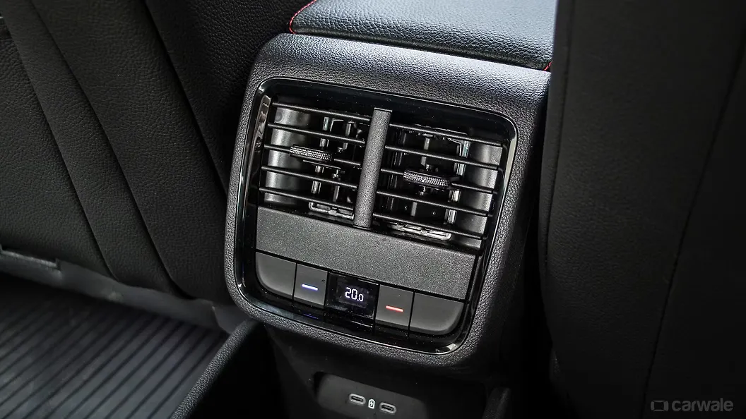Octavia RS Rear Row Roof Mounted Cabin Lamps Image, Octavia RS Photos ...